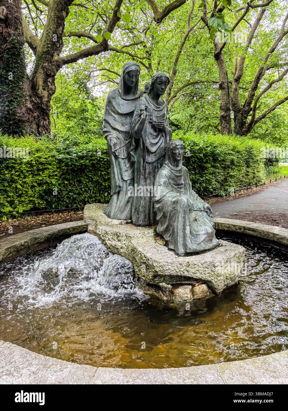 The Three Fates Fountain sculpture in St Stephen's Green park, Dublin ...