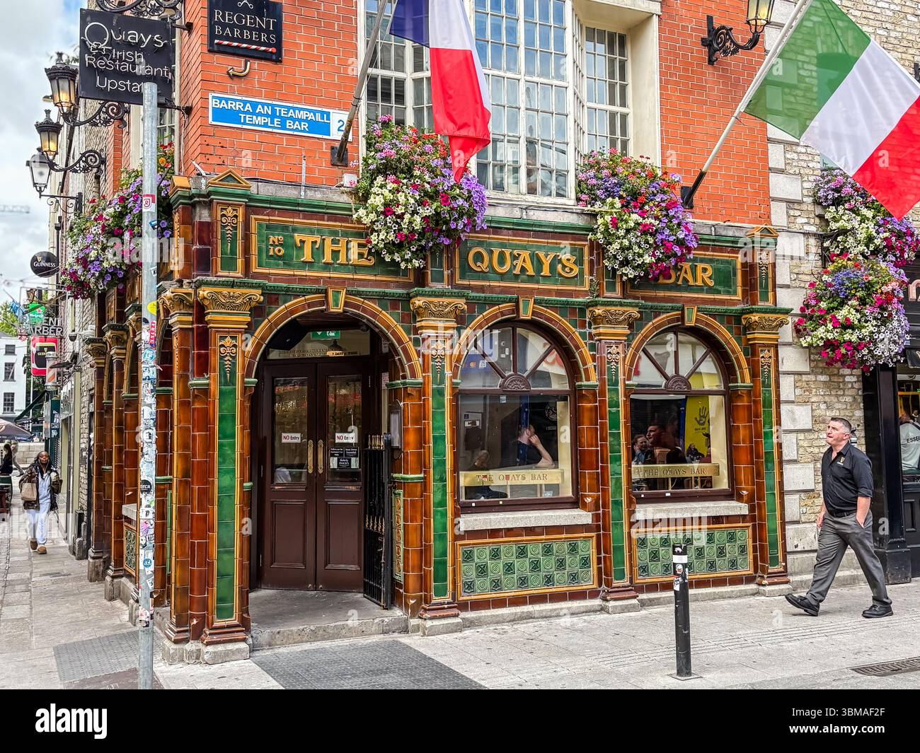 The Quays Bar Is A Traditional Irish Pub Located In The Historic Temple