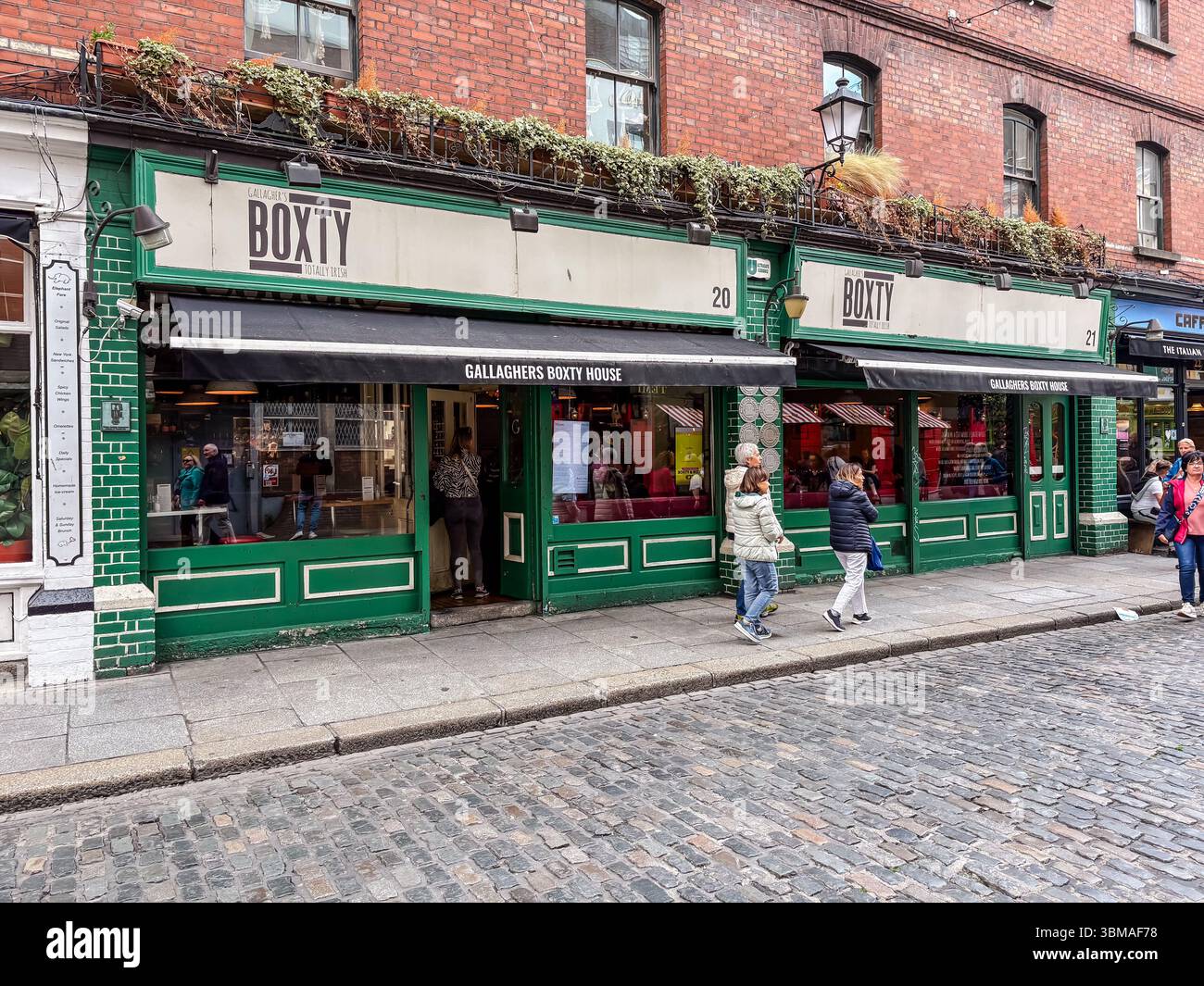 Gallagher's Boxty House restaurant exterior view in the historic Temple ...