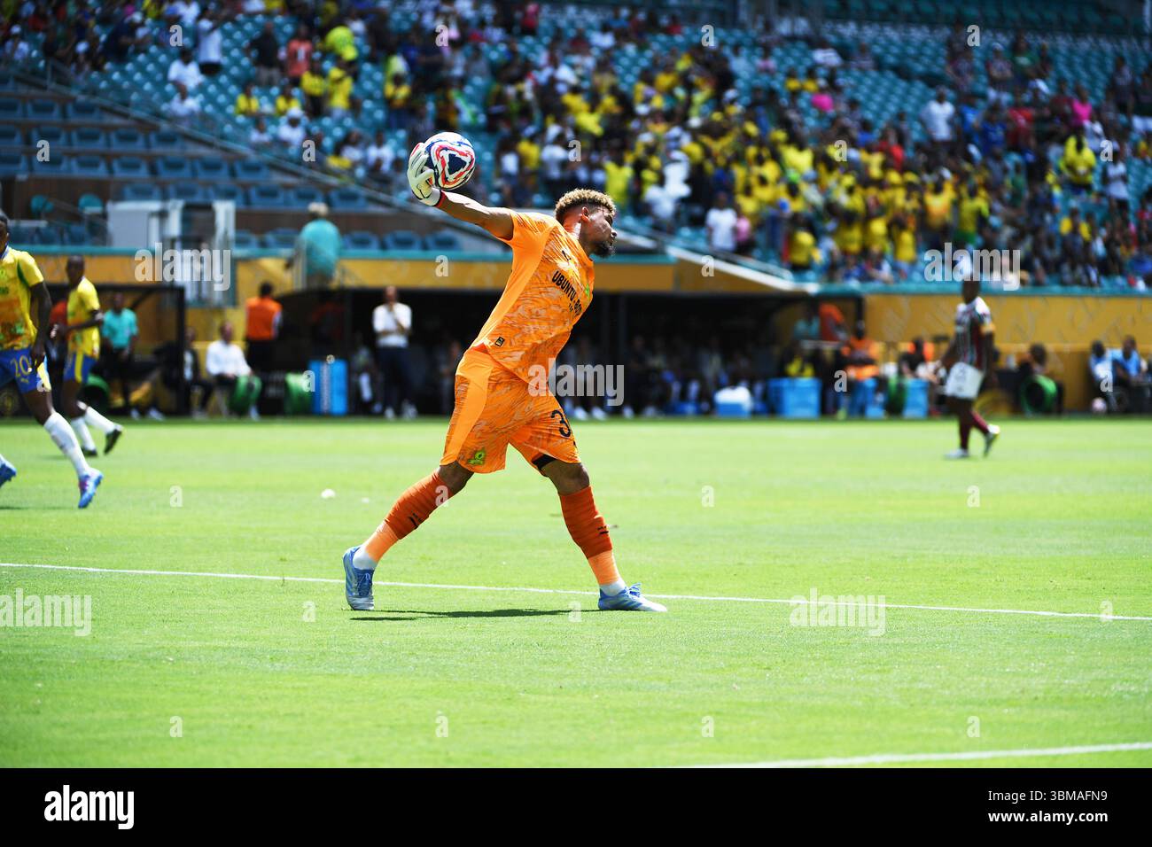 Miami, USA. 25th June, 2025. Mamelodi Sundowns Goalkeeper Ronwen ...