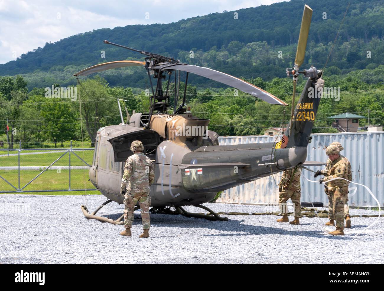 FORT INDIANTOWN GAP, Pa. – A CH-47 Chinook helicopter from 2-104th ...