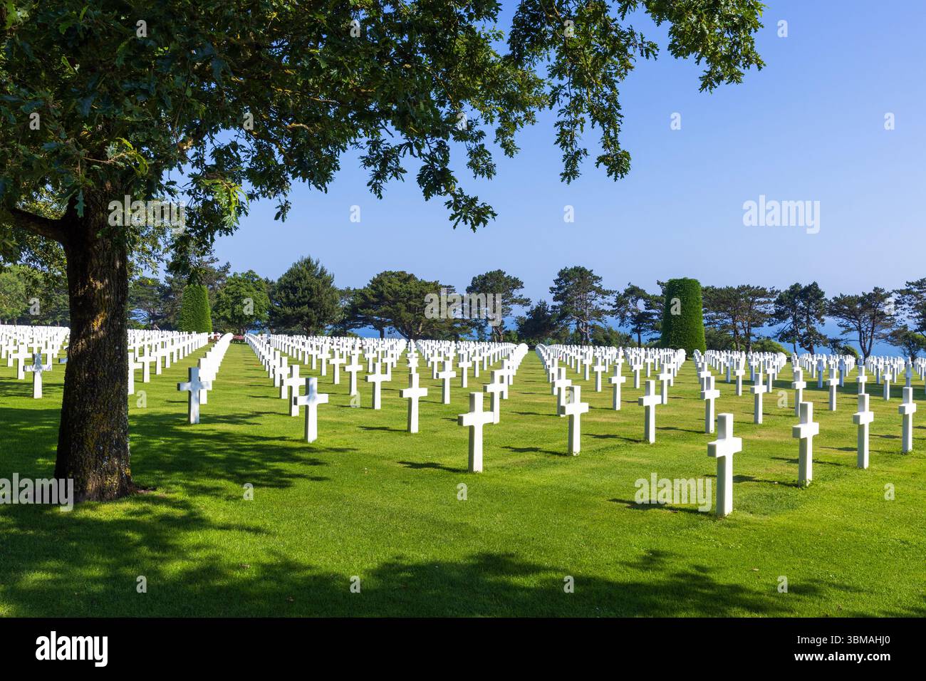 Tombs of US soldiers that died during the Normandy landings (June 1944 ...