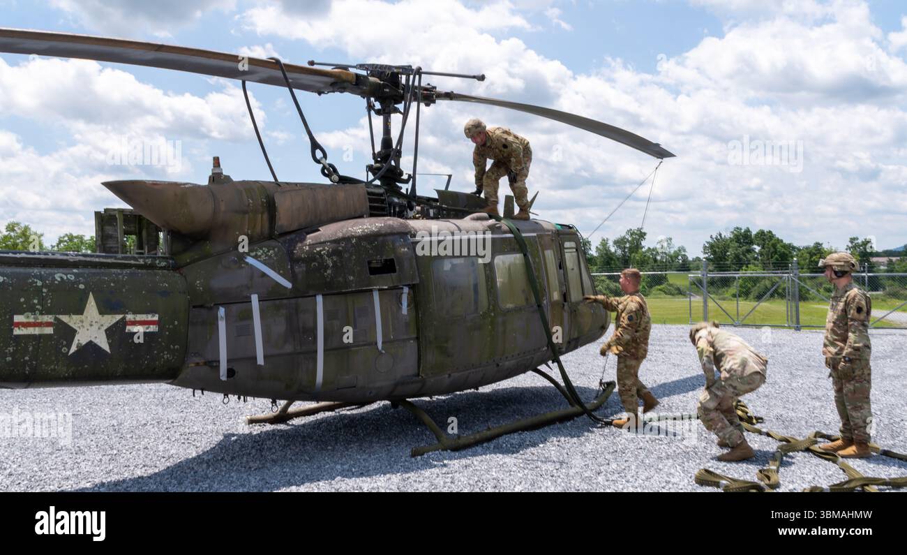 FORT INDIANTOWN GAP, Pa. – A CH-47 Chinook helicopter from 2-104th ...