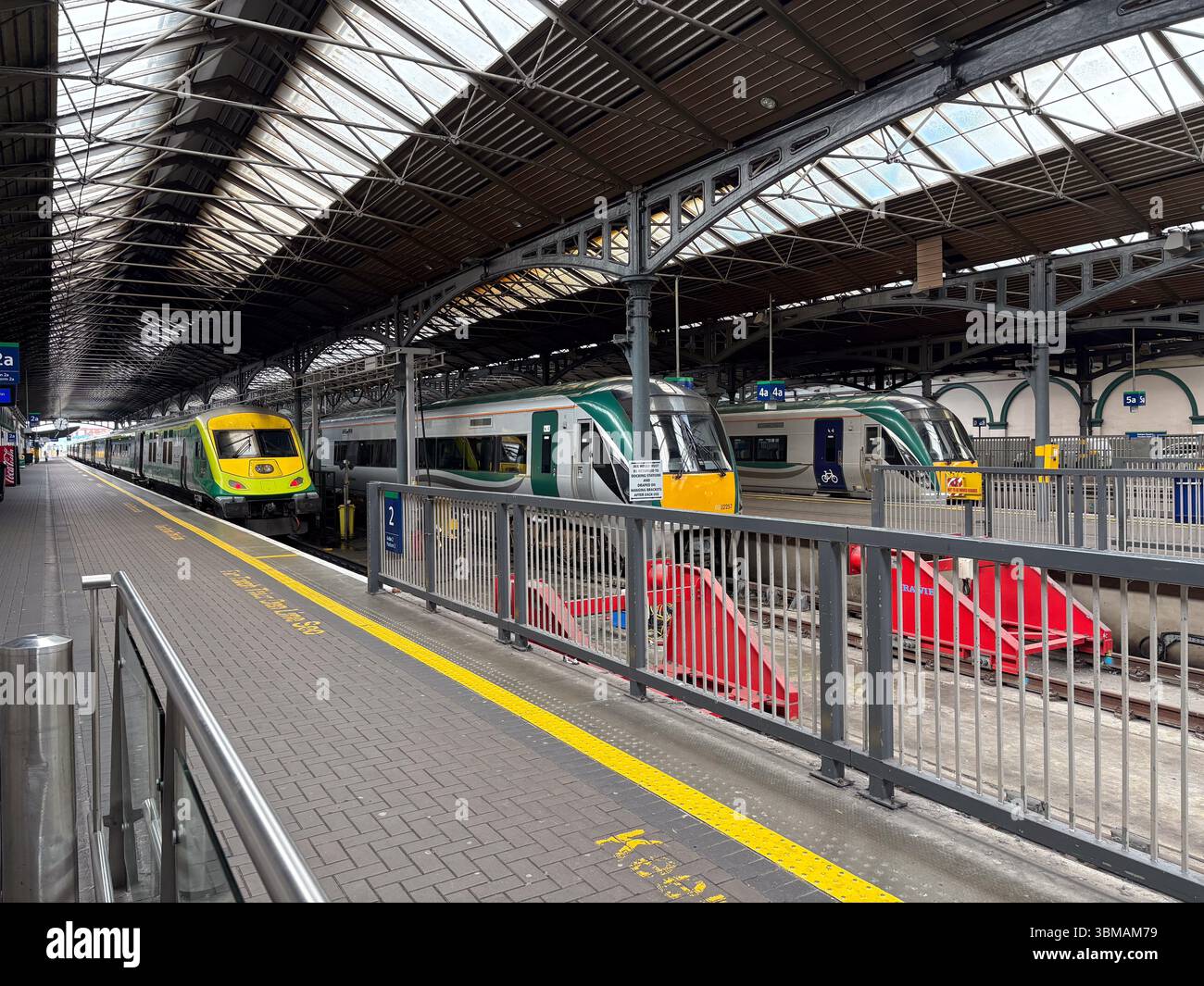 Arched roof structure hi-res stock photography and images - Alamy