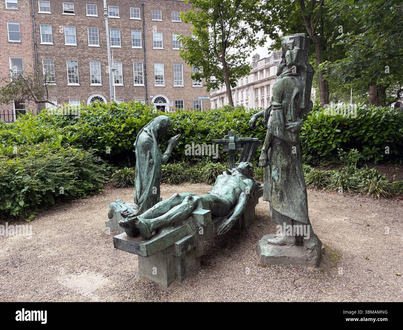 Famine sculpture in Merrion Square Park, Dublin. Bronze figures by ...