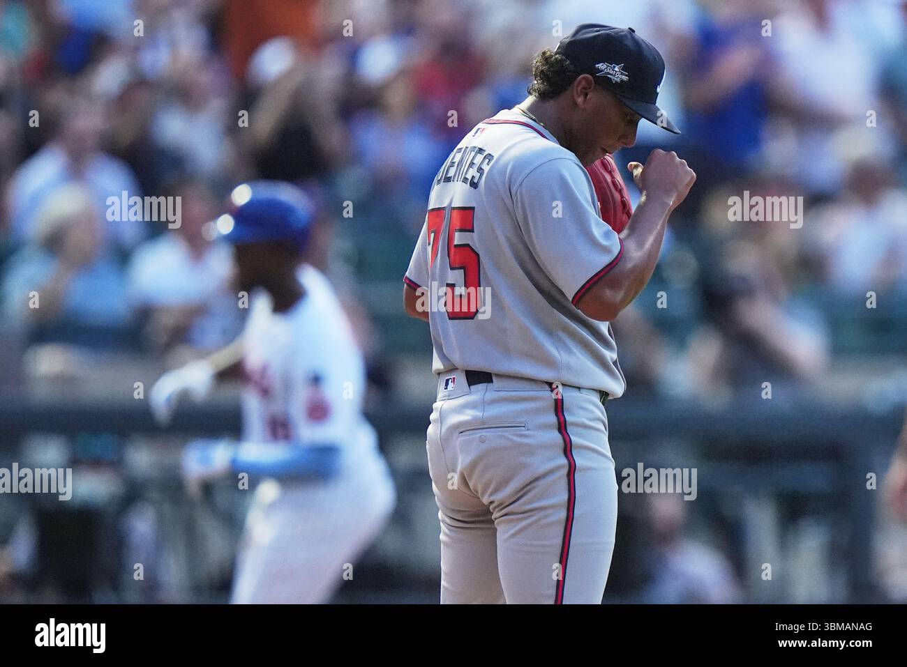 Atlanta Braves pitcher Didier Fuentes, right, reacts as New York Mets ...