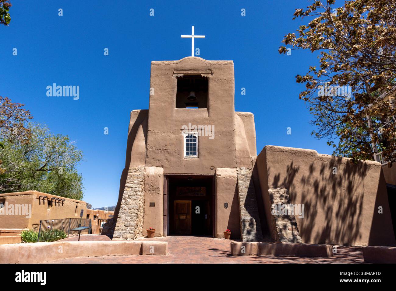 Known as “The Oldest Church” in America, San Miguel Chapel in Santa Fe ...