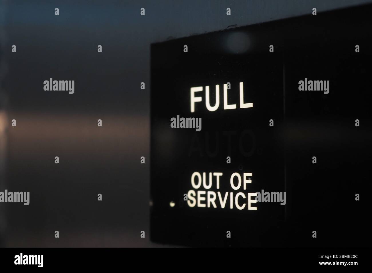 Elevator capacity sign hi-res stock photography and images - Alamy