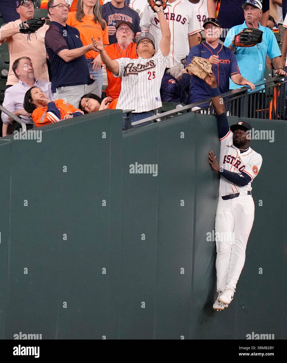 Houston Astros left fielder Taylor Trammell (26) tries to catch ...