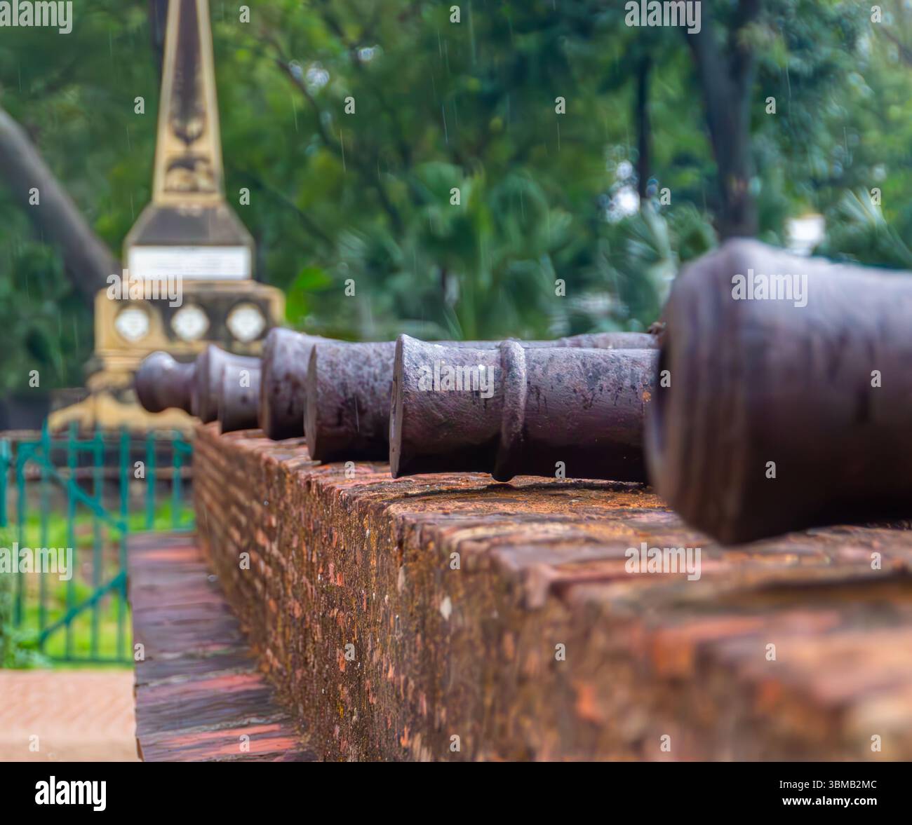 Row historic artillery cannons hi-res stock photography and images - Alamy