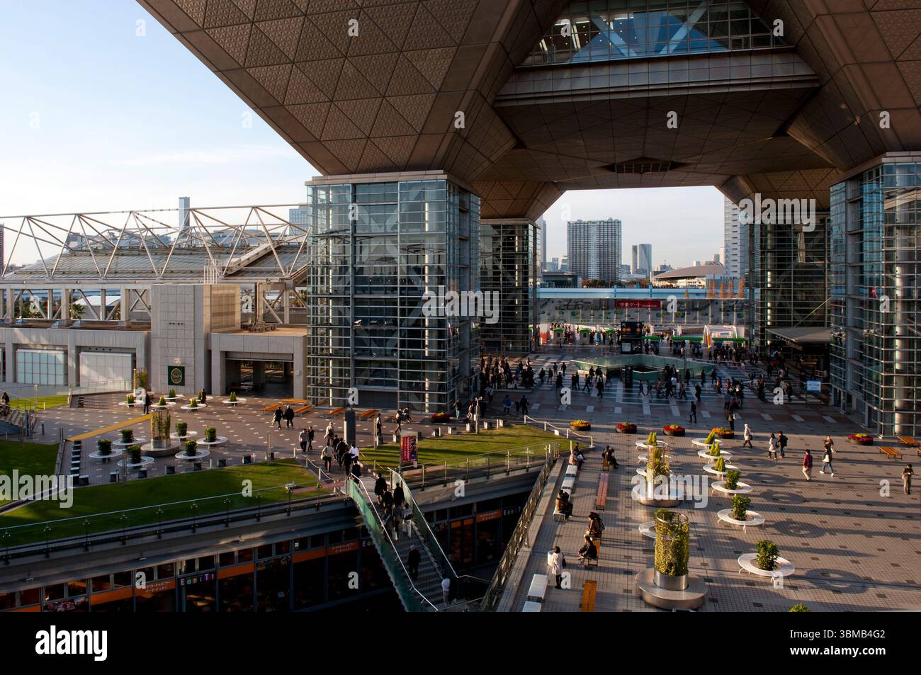 Unique architecture of Tokyo Big Sight (東京ビッグサイト) Tokyo International ...