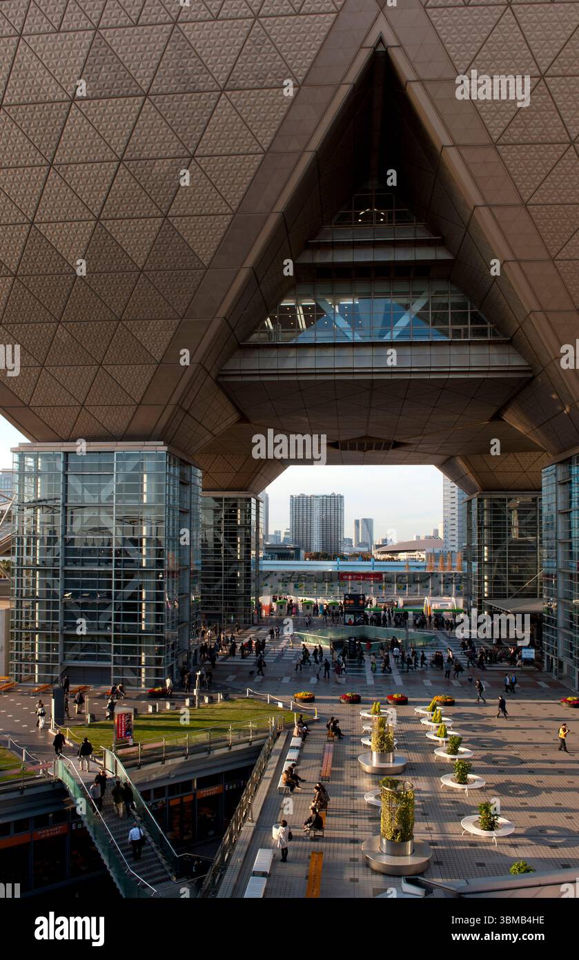 Unique architecture of Tokyo Big Sight (東京ビッグサイト) Tokyo International ...