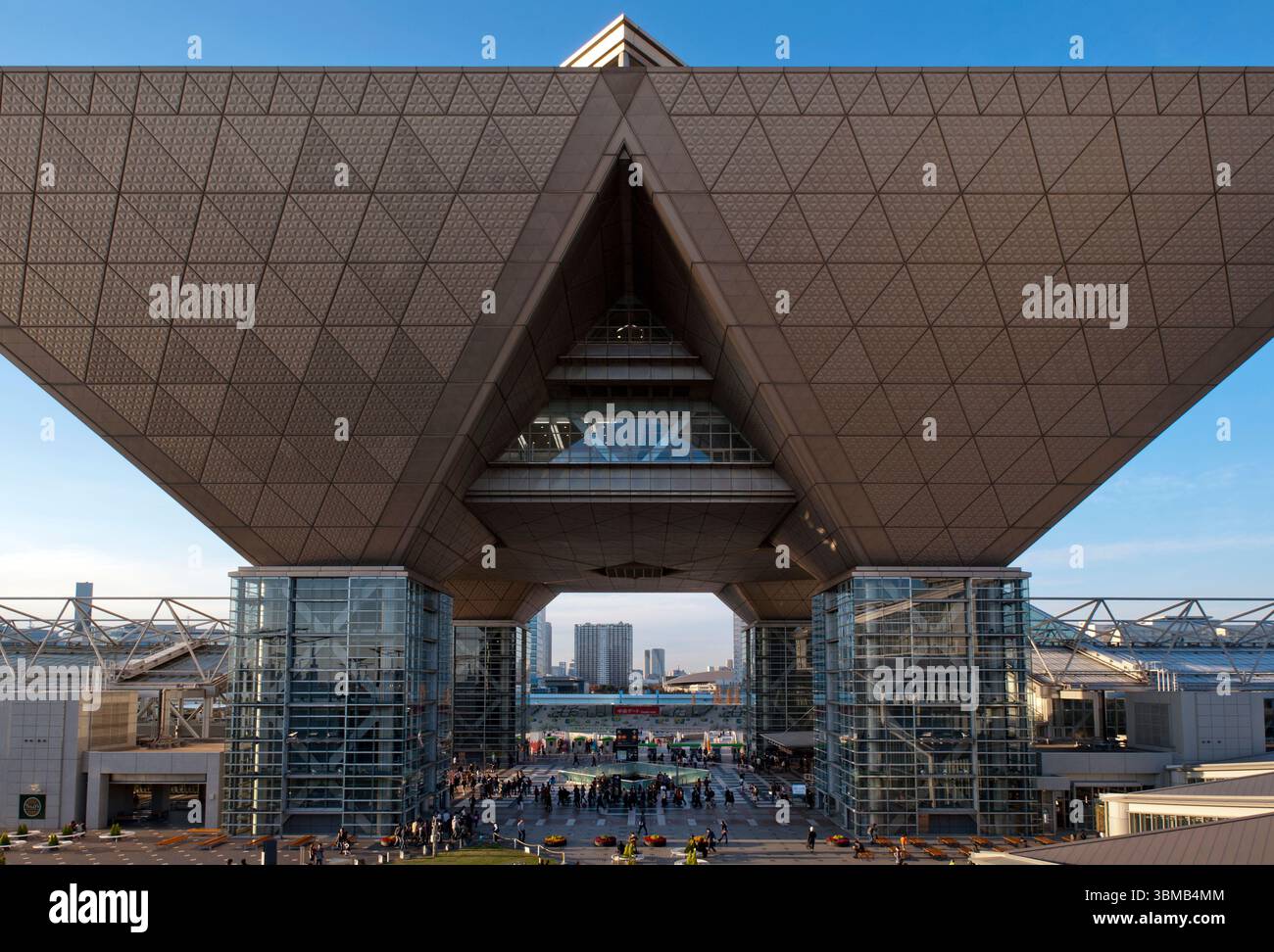 Unique architecture of Tokyo Big Sight (東京ビッグサイト) Tokyo International ...