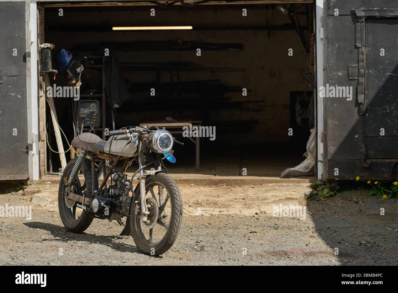 Custom Motorcycle Left near Workshop Garage Stock Photo - Alamy