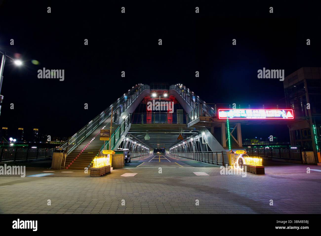 Geumgang pedestrian bridge hi-res stock photography and images - Alamy