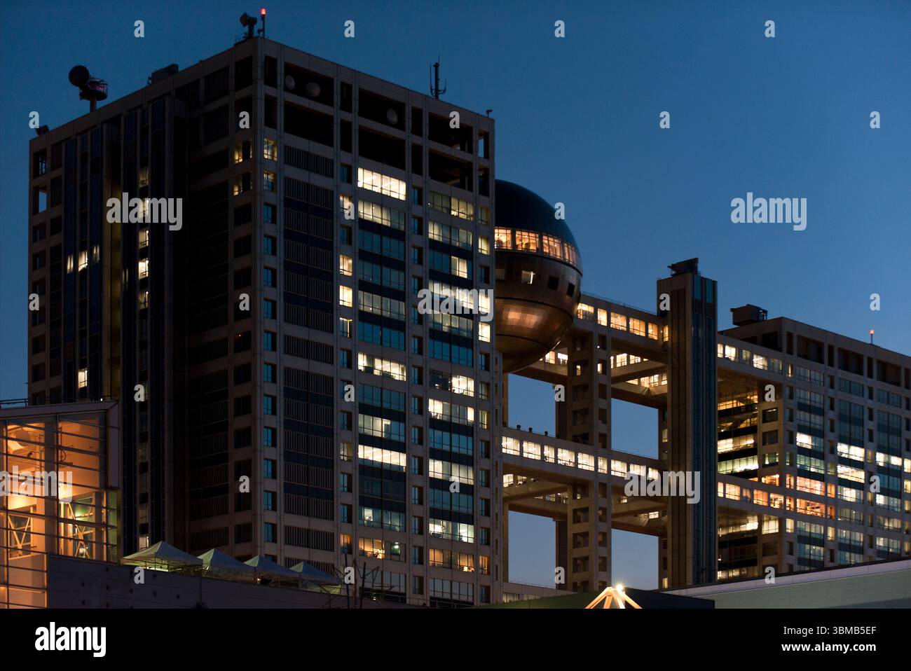 Evening view of futuristic iconic architecture of the Fuji Television ...