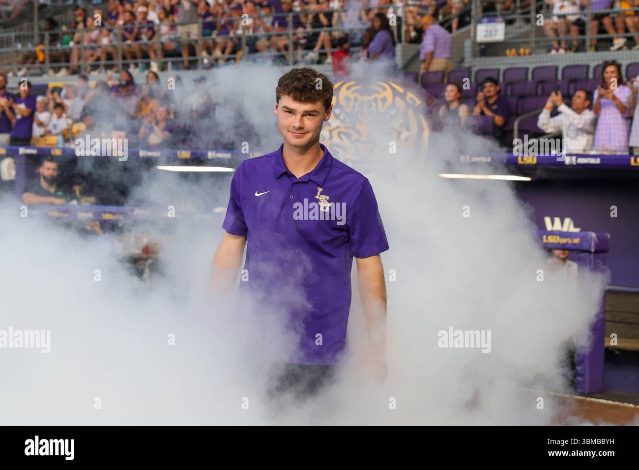 Baton Rouge, LA, USA. 26th June, 2025. LSU starting pitcher Kade ...