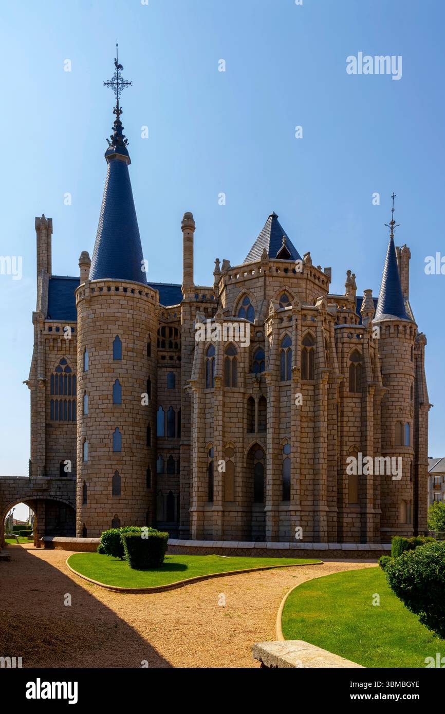 The Episcopal Palace of Astorga designed by famous Catalan modernist ...