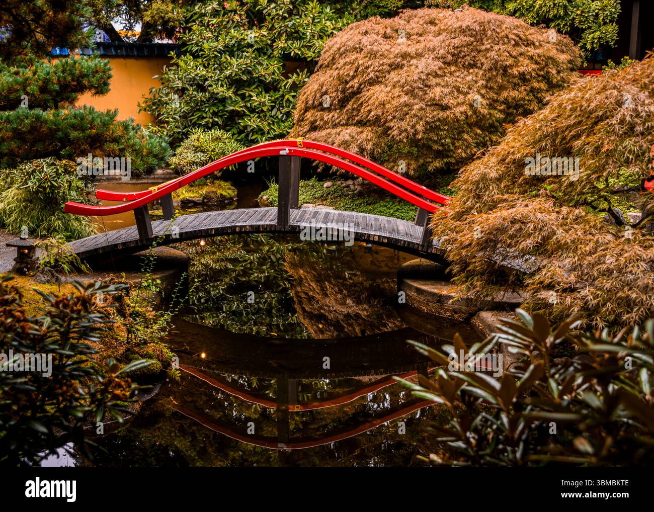 Striking red bridge arches hi-res stock photography and images - Alamy