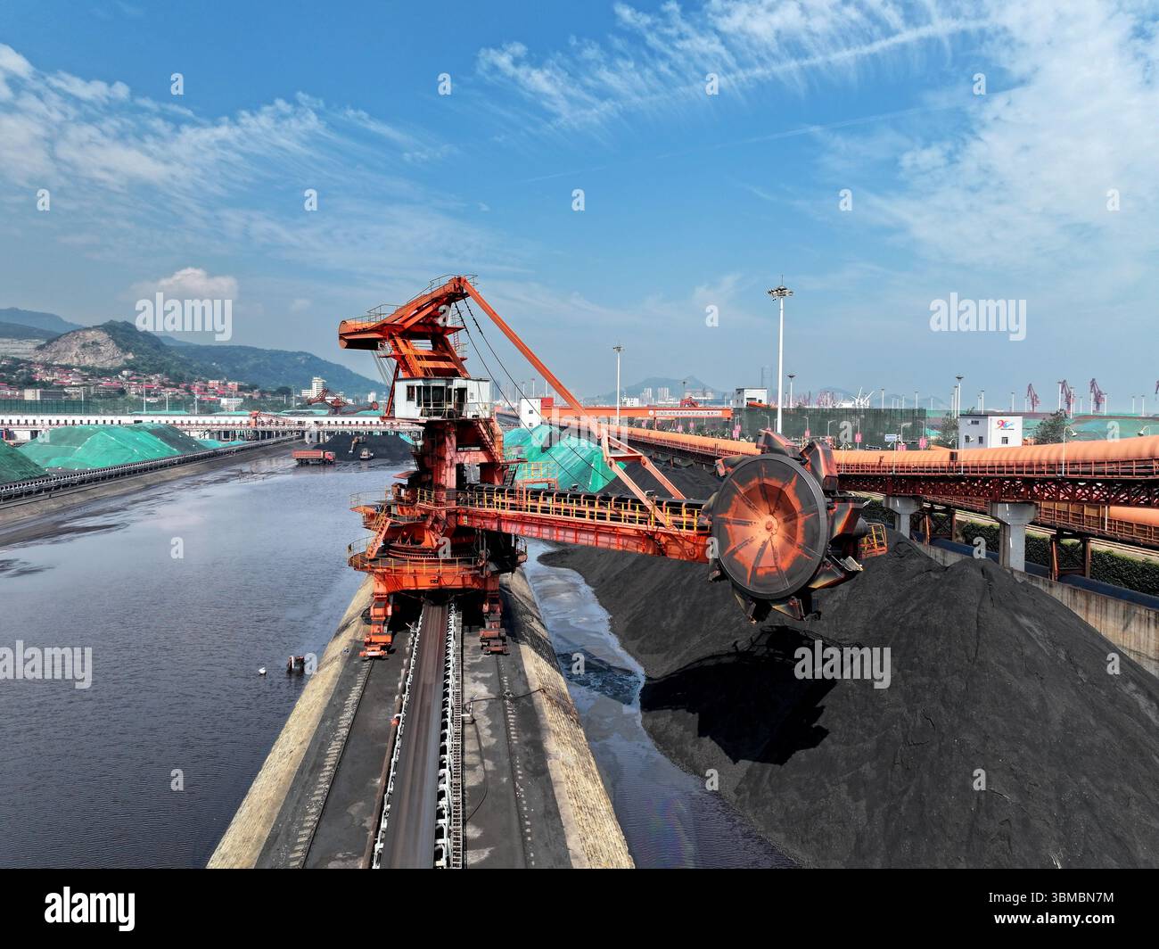 Aerial photo shows the ship unloading coals at Lianyungang Port in ...