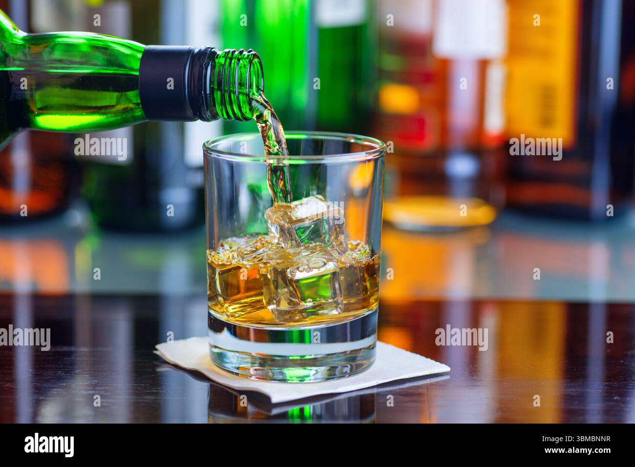 Pouring scotch hi-res stock photography and images - Alamy