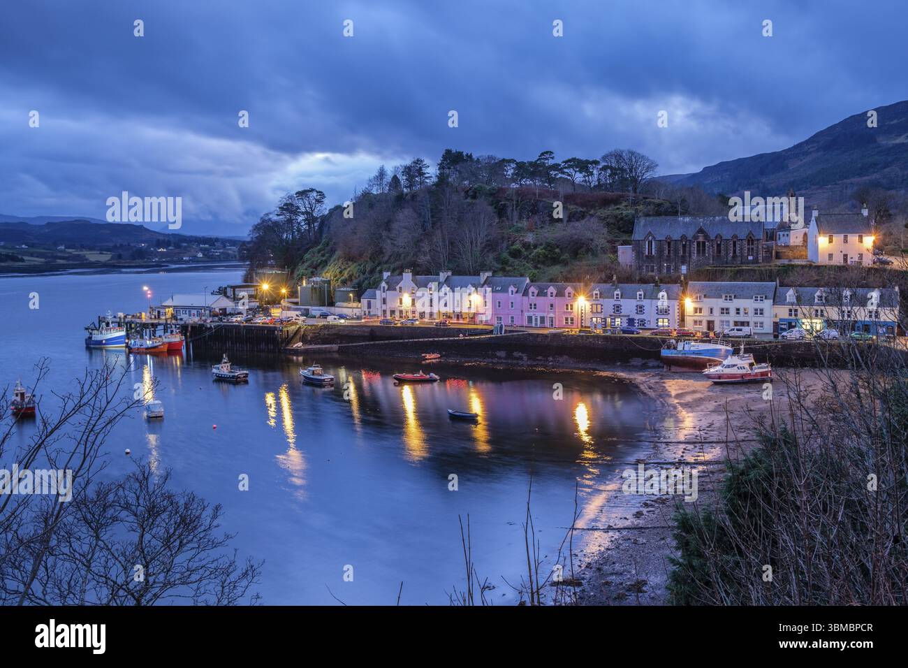 Colourful houses on the quayside, Portree (Port Righ), Isle of Skye ...