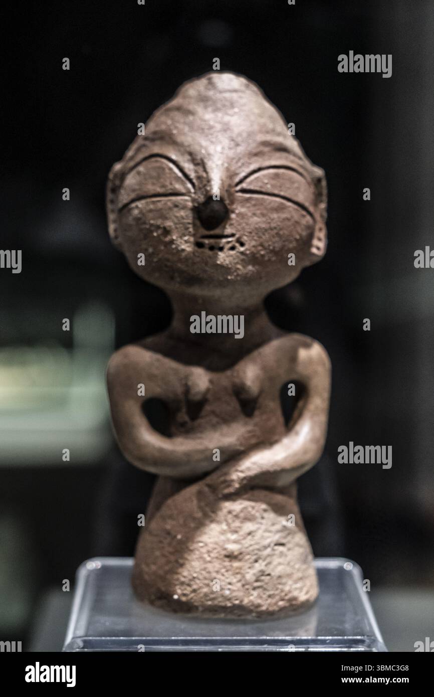Ancient clay figure hi-res stock photography and images - Alamy