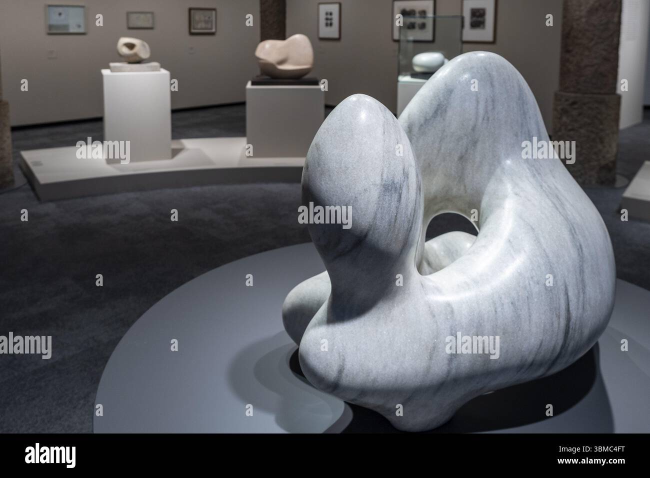 Hans ARP, Femme-paysage, 1962, marble, Exhibition hall with abstract ...