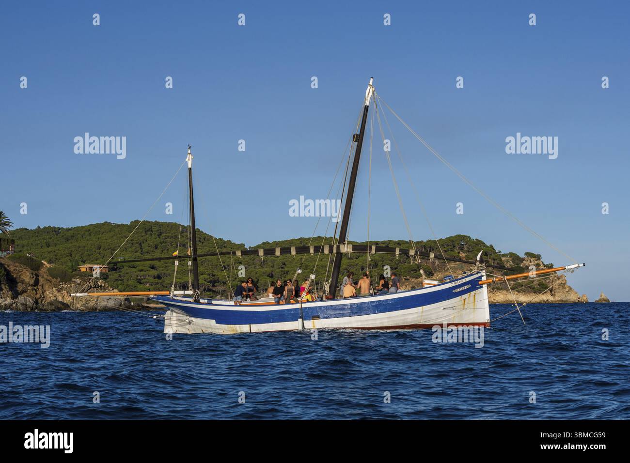 Traditional lateen-sailed boat in front of Cala Castell, Costa Brava ...