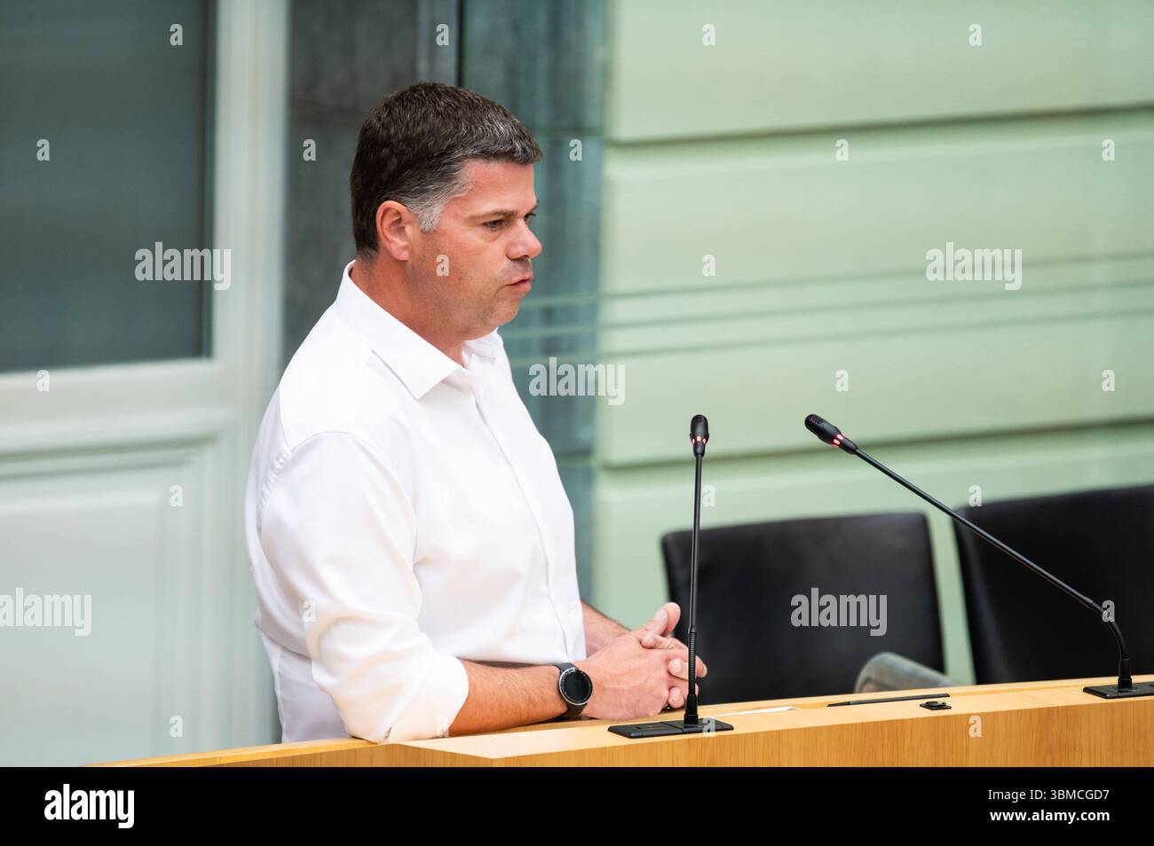 Tom Ongena Open VLD at the Flemish parliament plenary meeting in ...