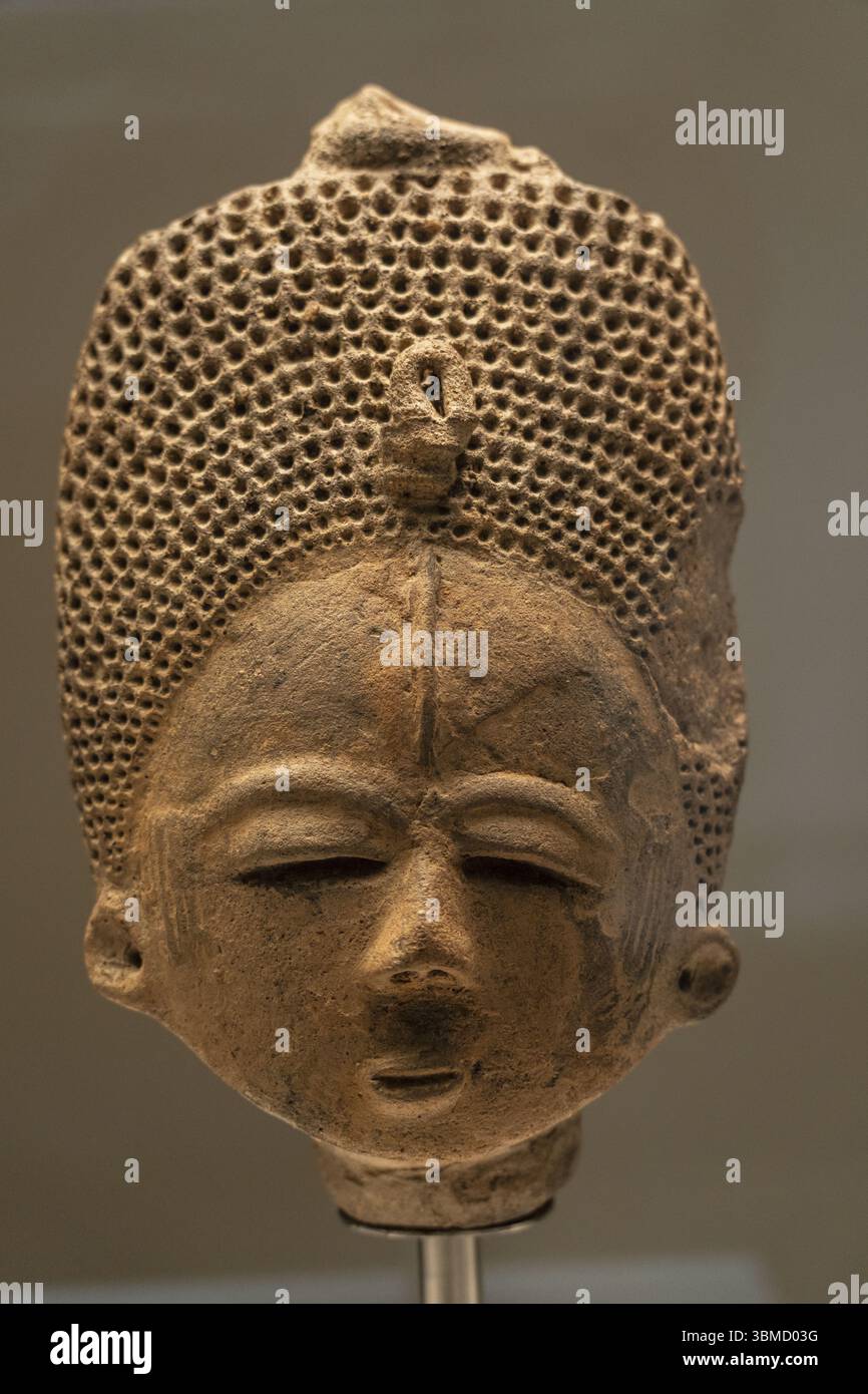 Memorial portrait, Akan region, Twifo-Hemang, Ghana, 17th century, hand ...