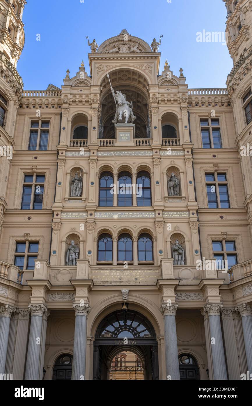 Main facade of Schwerin Castle with equestrian statue of the Abodrite ...