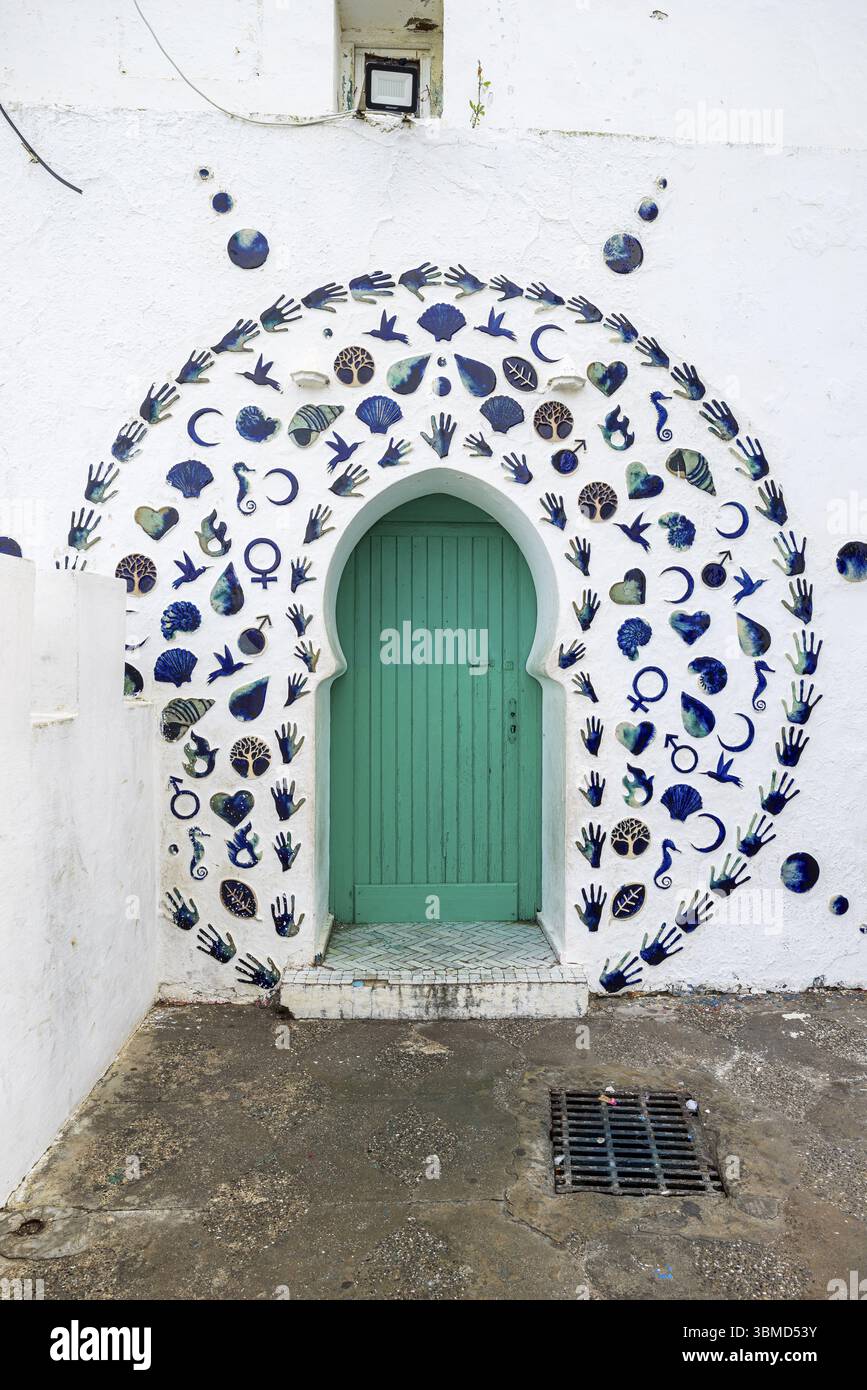 Famous graffiti of the hands ceramic and blue paint Marta De Pablos ...
