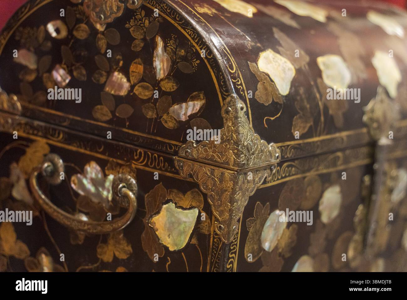 Namban art chest, 16th century, lacquered wood, mother-of-pearl and ...