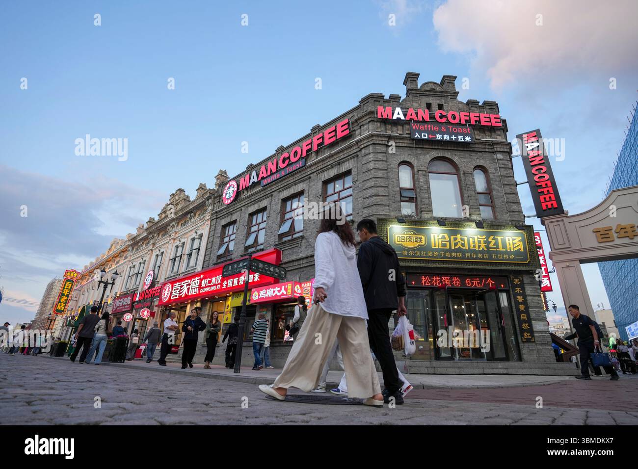 (250626) -- HARBIN, June 26, 2025 (Xinhua) -- People visit a historical ...