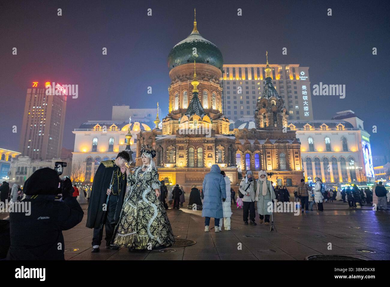 (250626) -- HARBIN, June 26, 2025 (Xinhua) -- People visit the St ...
