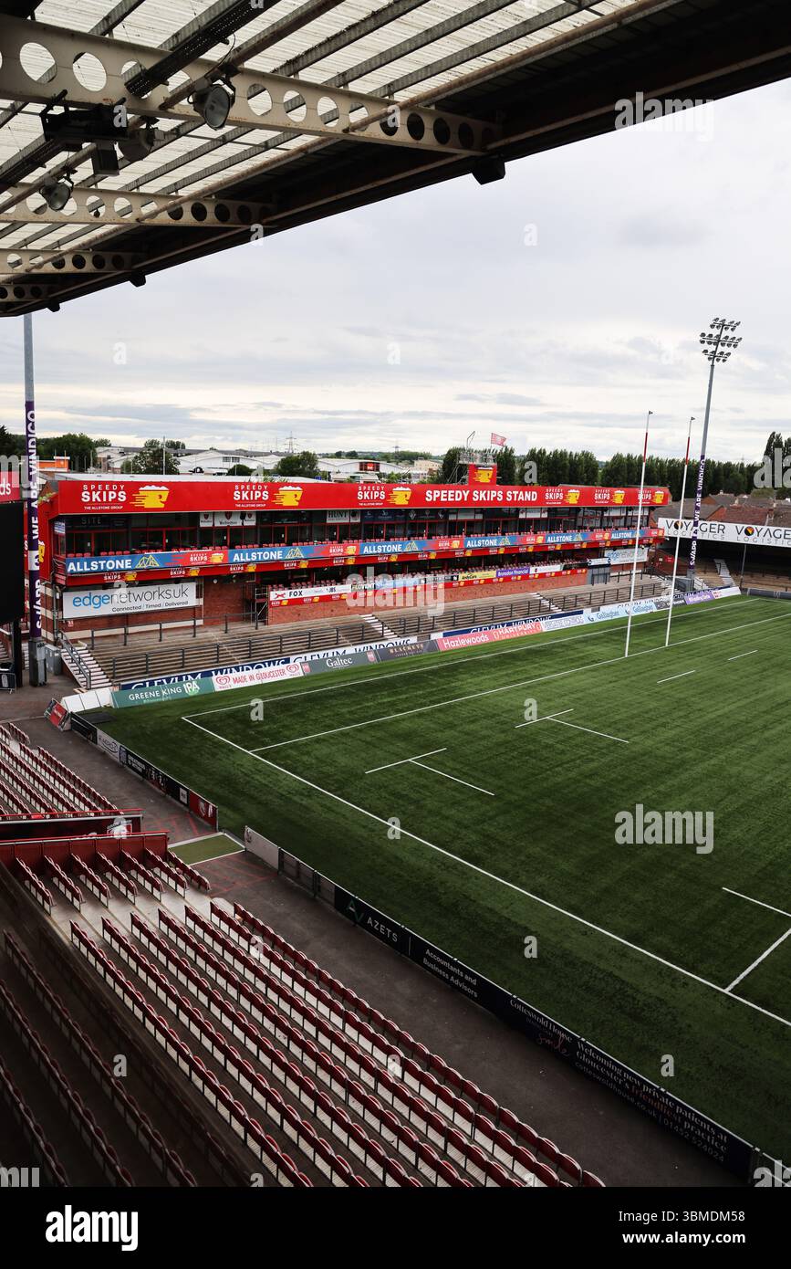 Speedy skips stand hi-res stock photography and images - Alamy