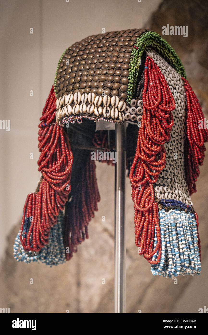 Fang helmet headdress, Nlo-o-ngo, Equatorial Guinea, 19th century ...