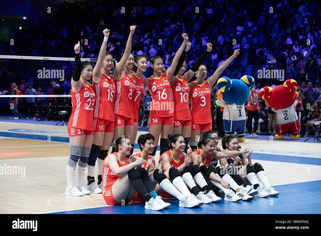 China players celebrate beats Japan during Women Volleyball Nations ...