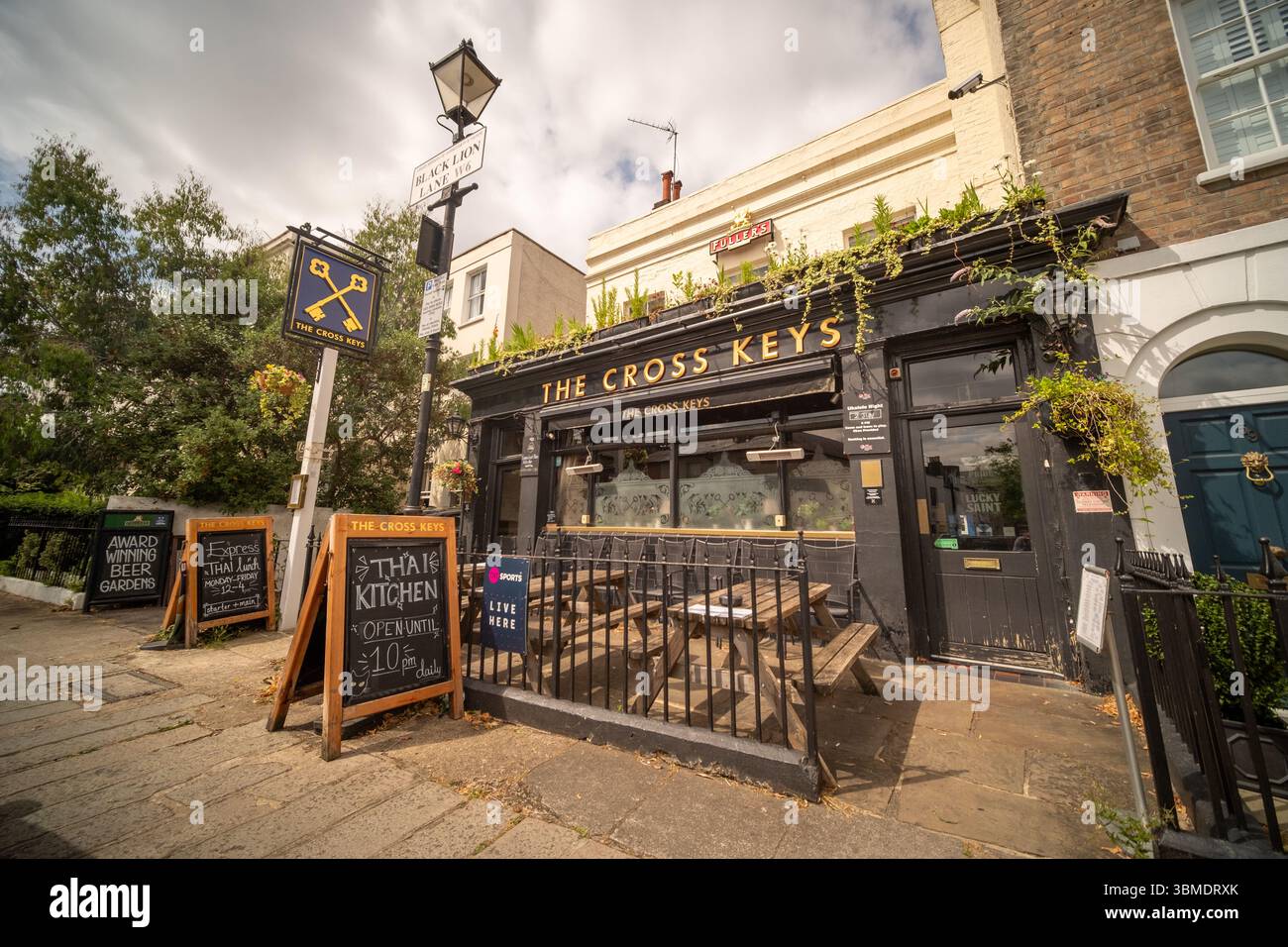 LONDON- JUNE 25, 2025: The Cross Keys pub in Hammersmith Chiswick ...