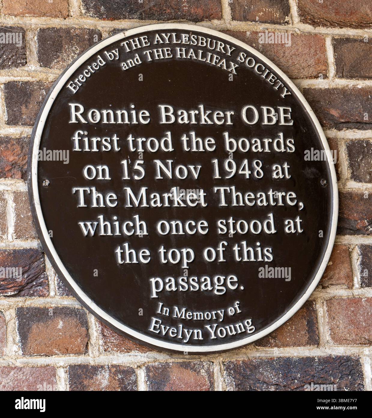 Heritage plaque Market Square, Aylesbury, Buckinghamshire, England, UK ...