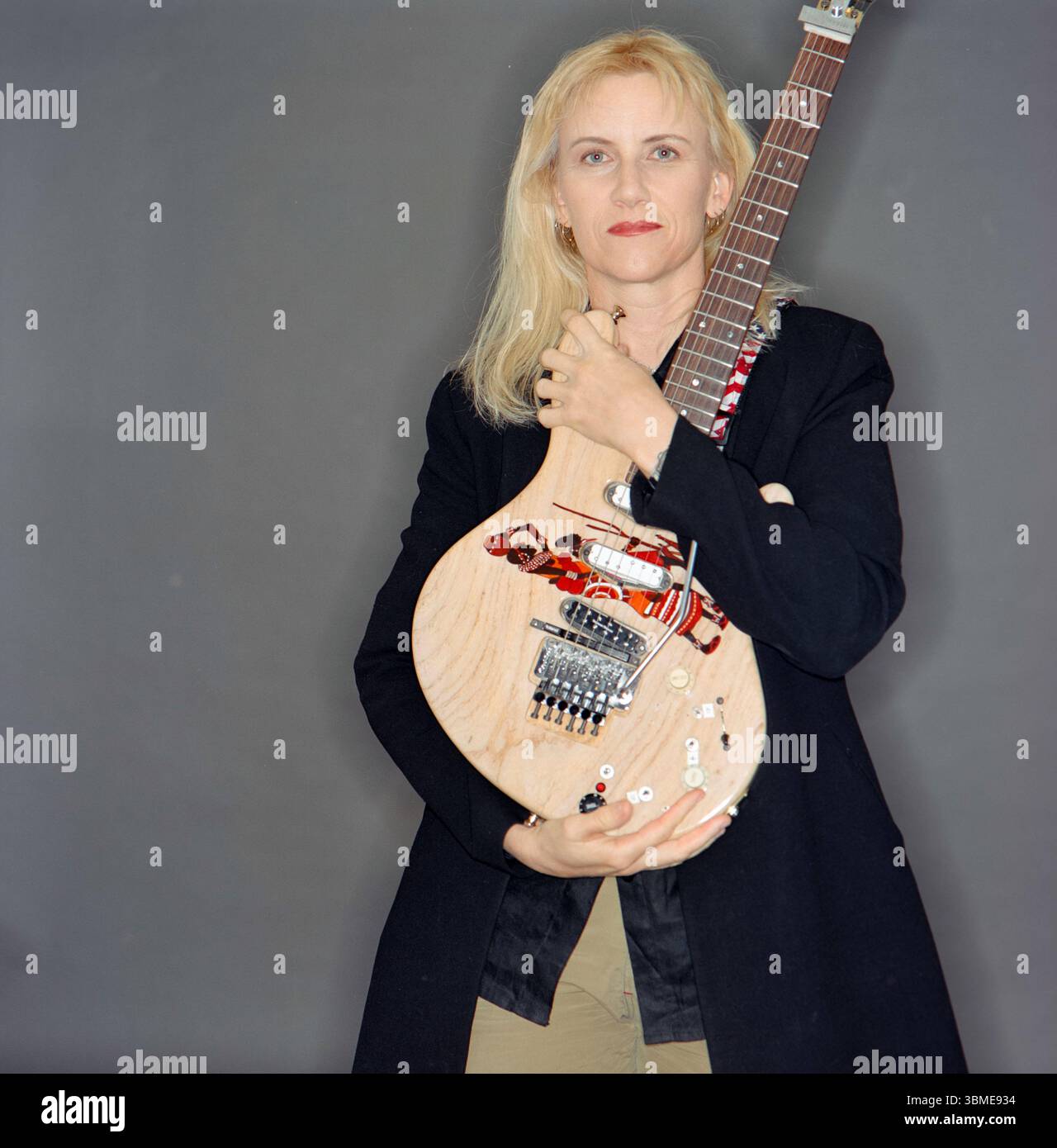 Jennifer Batten 2000 Credit: Ross Pelton/MediaPunch Stock Photo - Alamy