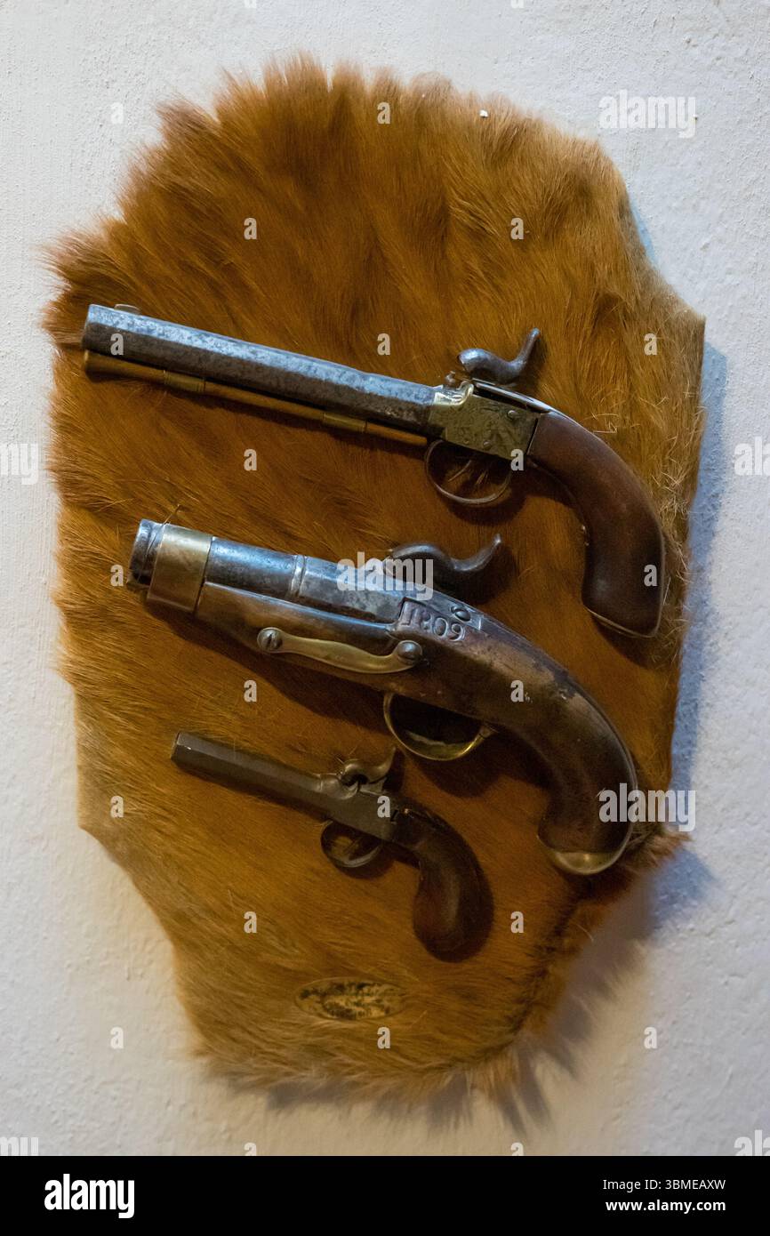 Flintlock gun historical firearm hi-res stock photography and images ...