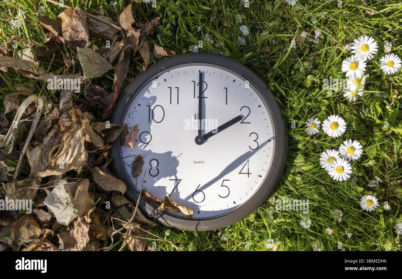 Change time winter summer hi-res stock photography and images - Alamy