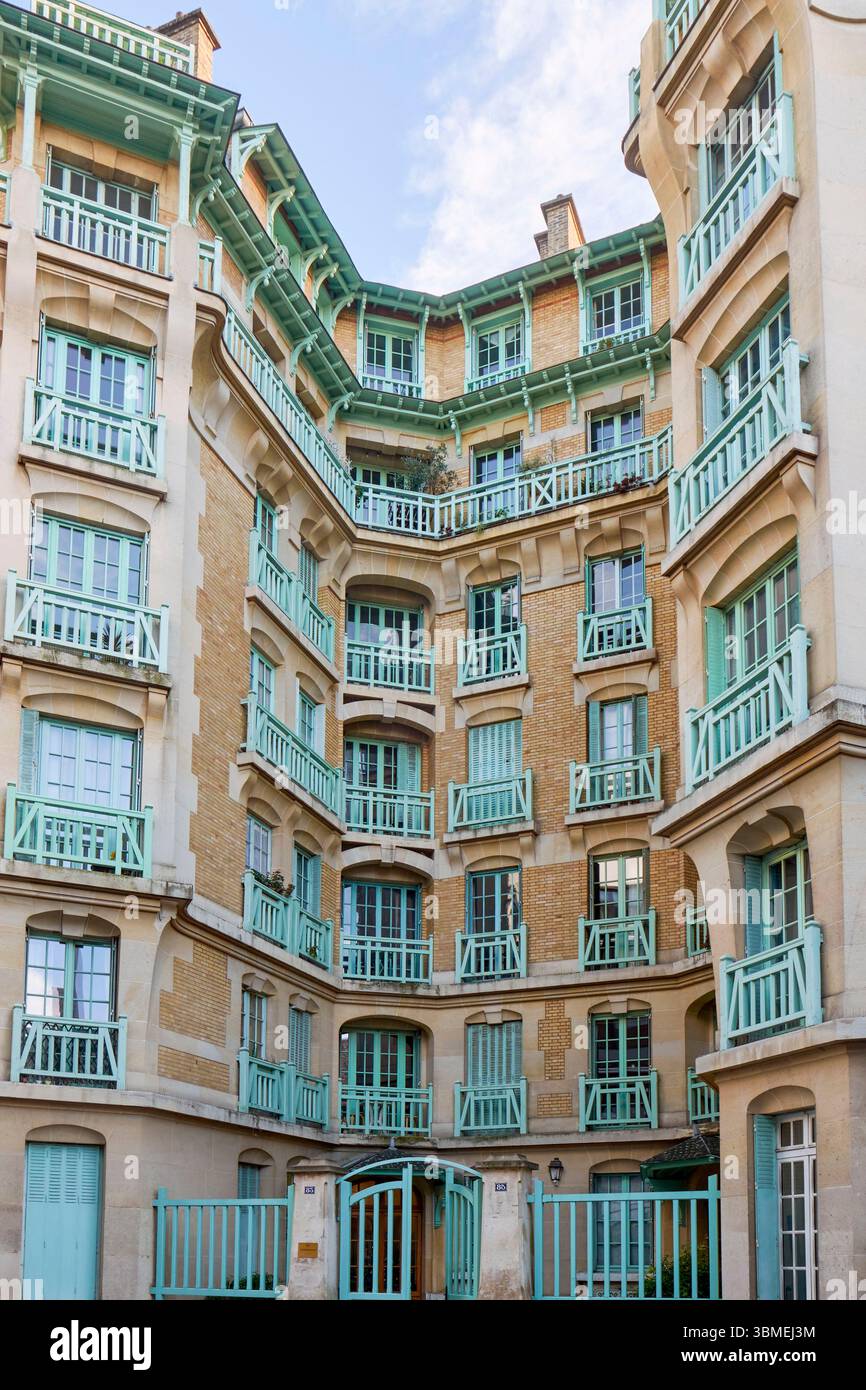 France, Paris, 83/85 rue Blomet, Building 1909, by the architect ...