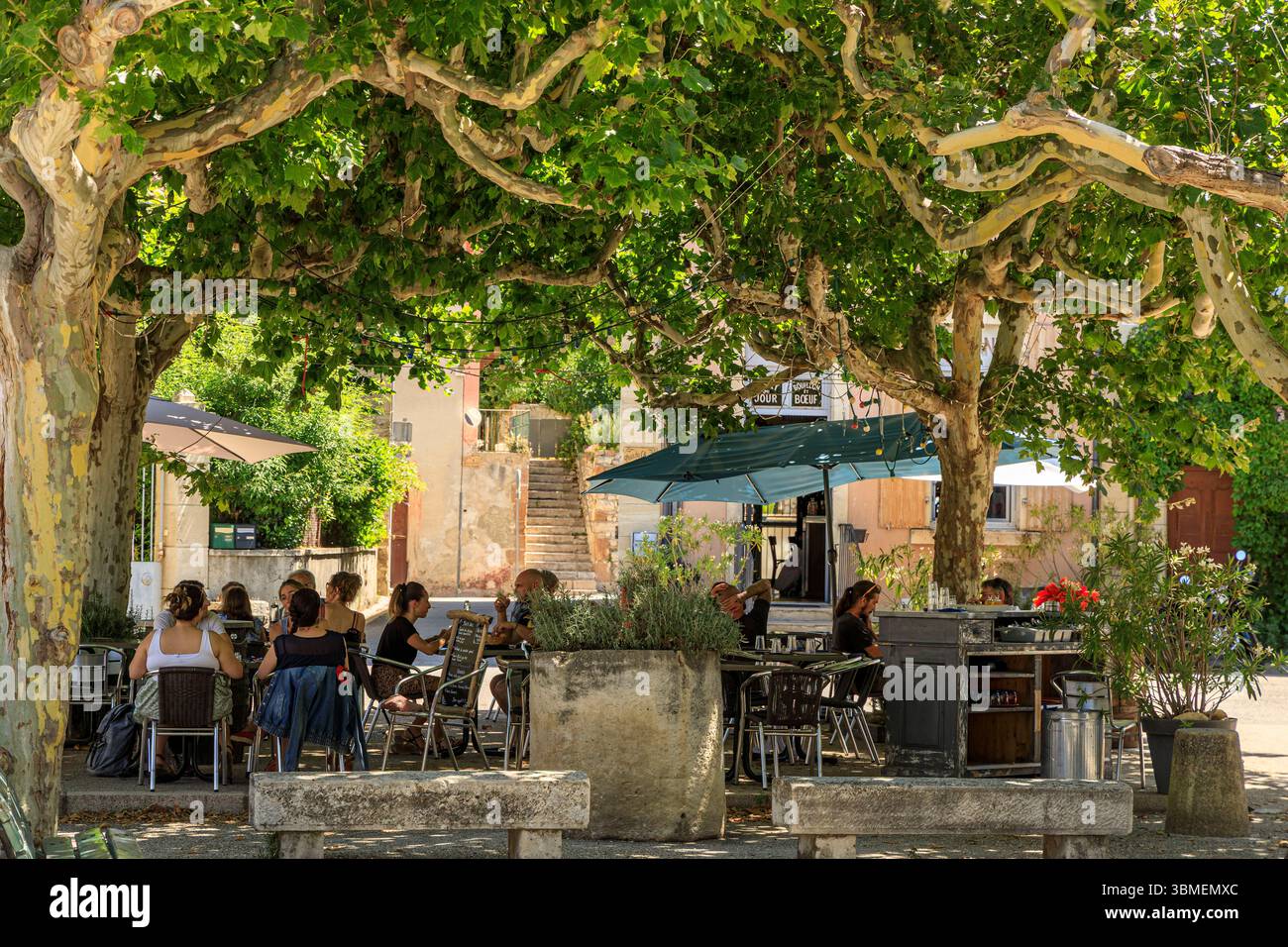 France, Drôme , Venterol, shaded terrace of the café le Bistrot Stock ...