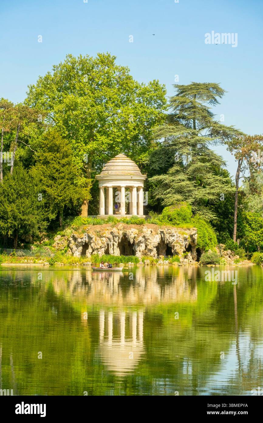 France, Paris, the Bois de Vincennes, Lake Daumesnil, Romantic Temple ...
