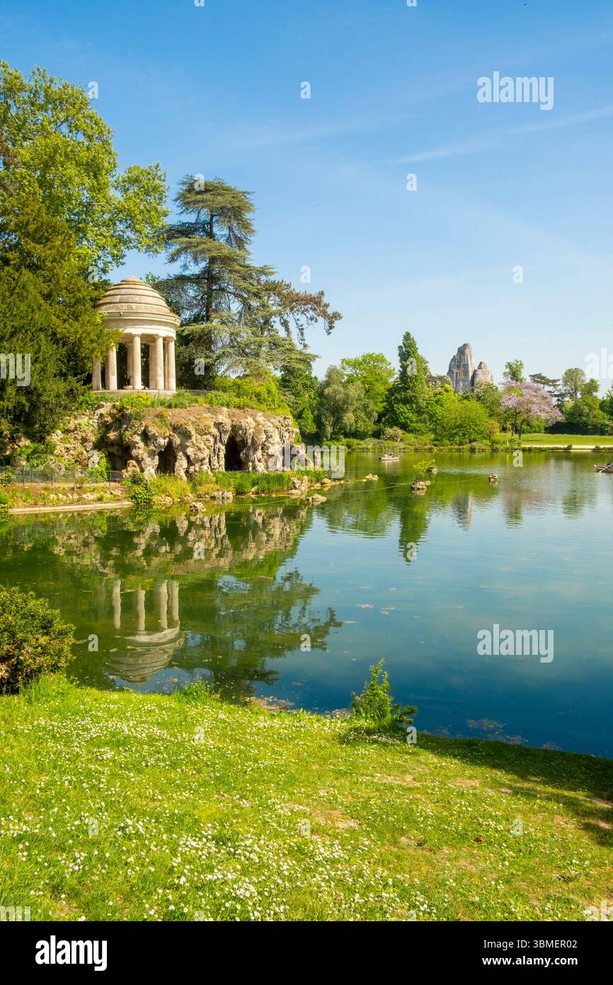 France, Paris, the Bois de Vincennes, Lake Daumesnil, Romantic Temple ...