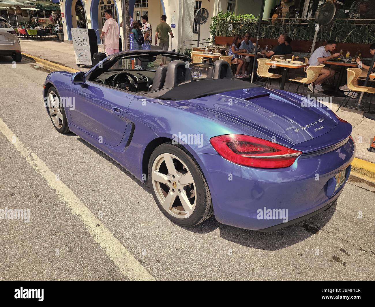 Miami Beach, Florida USA - June 8, 2024: 2018 Porsche 718 Boxter blue ...