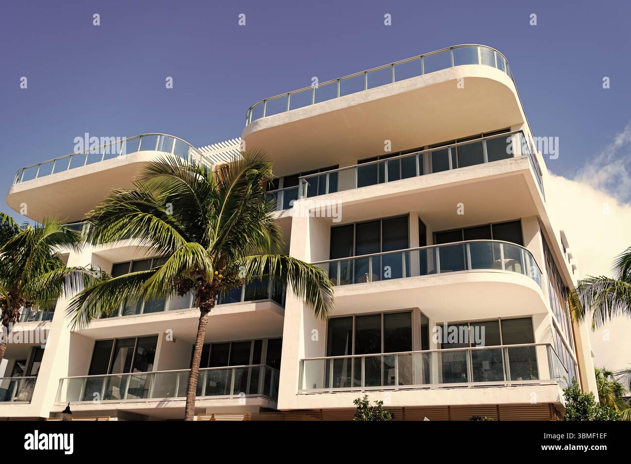 Ocean drive. Miami Beach in Ocean Drive. Art Deco building architecture ...